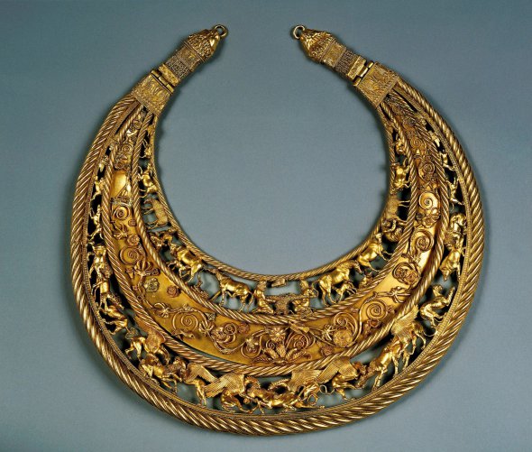 За скіфську пектораль дали трикімнатну квартиру | Новини на Gazeta.ua